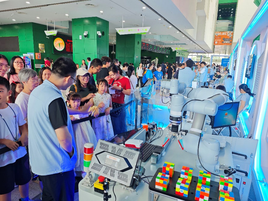 中国电信“6G全域智惠网络”亮相全国科普月专题展 - 云计算 - JQman